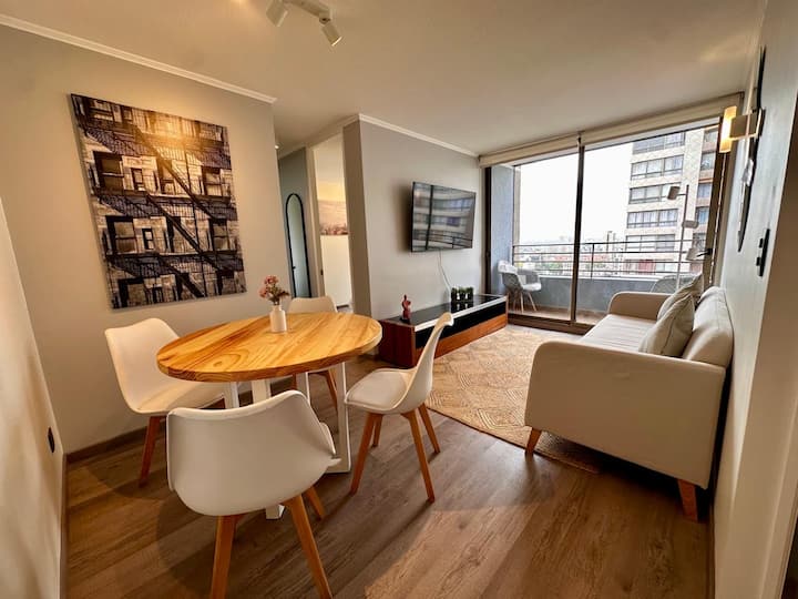 Departamento Con Terraza A Pasos Del Metro Moneda! - Santiago