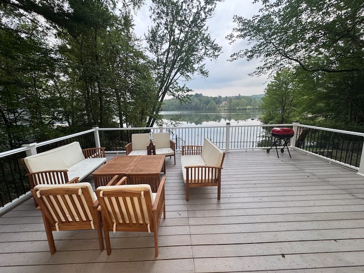 Charming Lake House! - Bethel