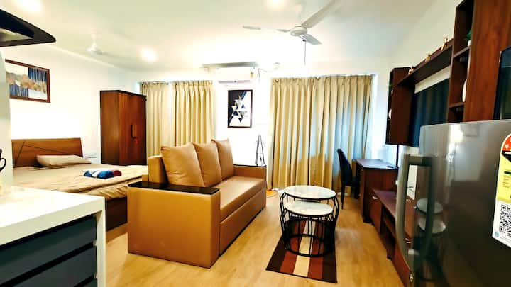 Skyrise|luxe Studio|vimannagar|near Symbiosis|wifi - Pune