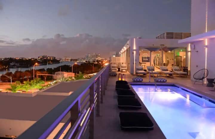 Beachside Penthouse W/ Panoramic Views & Pool - 邁阿密海灘