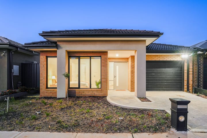 3 Bedroom 3 Bath | Accessible Bathrooms - Melton