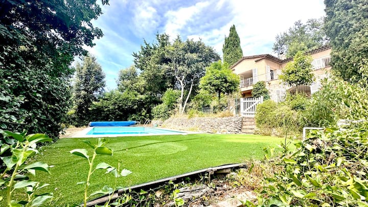 Villa Dans Un éCrin De Verdure. - Vence