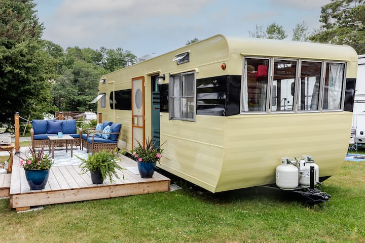 Love Airstreams? Meet Victoria! A 1954 Roycraft - 哈利法克斯