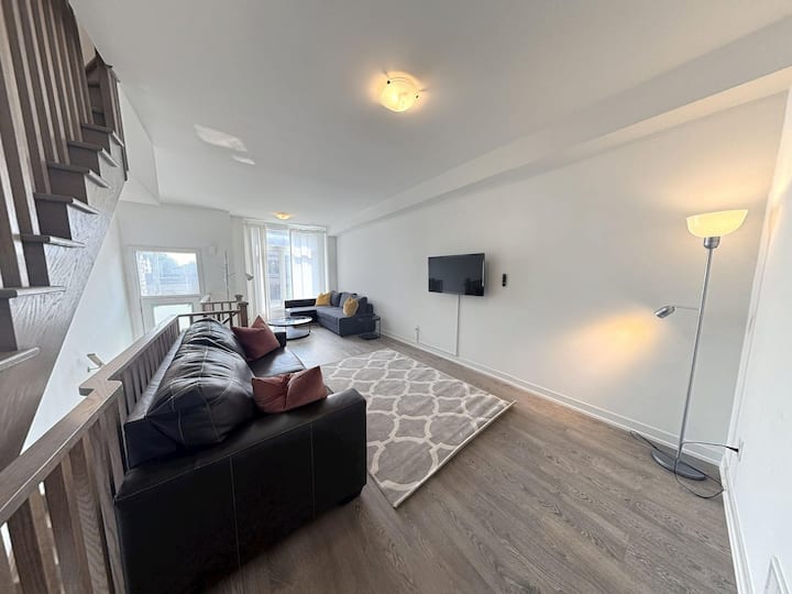 Modern 4br Home In North York - Toronto