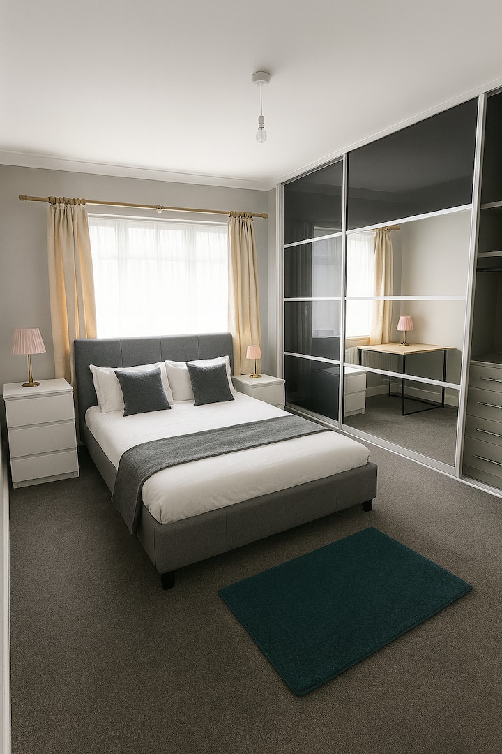 Spacious 5br W/ Wifi, Parking & 3 Baths - Chatham