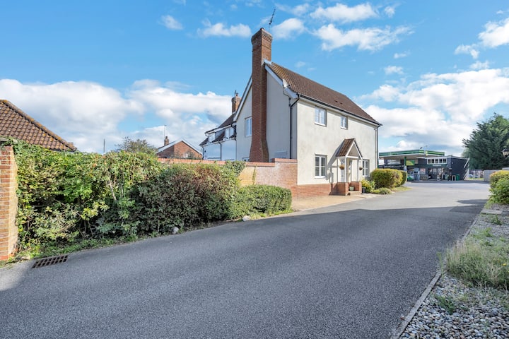 Stylish Home Sleeps 6 In Norton With Parking - Stowmarket