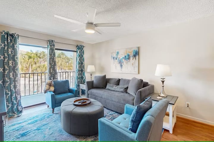 Home Away From Home! 2/2 W/view - St. Pete Beach, FL