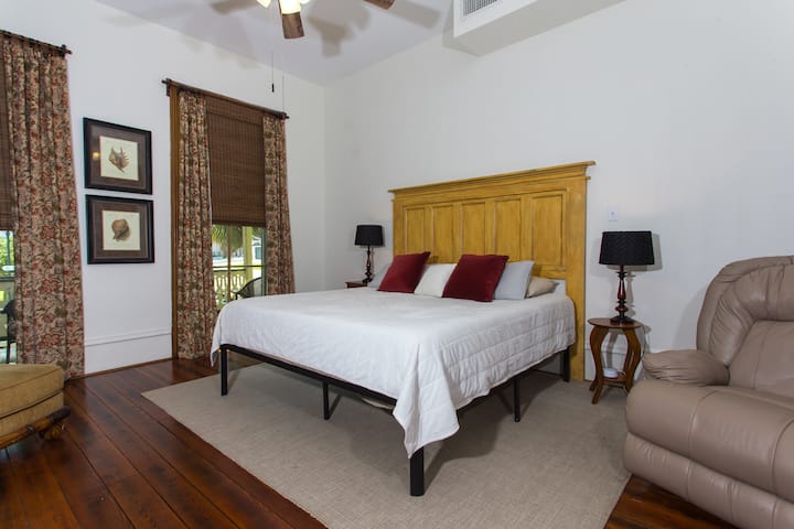 Historic Downtown Loft A - Pensacola, FL