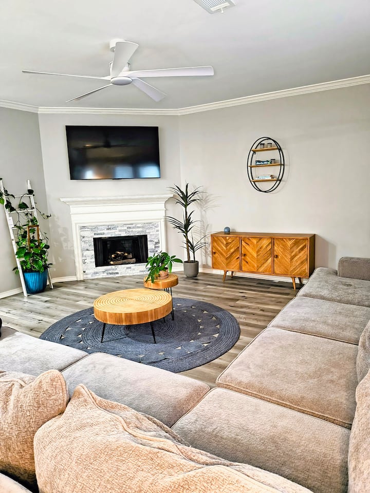 Beautiful Pool Oasis 4 Bed 2 Bath - Pearland, TX