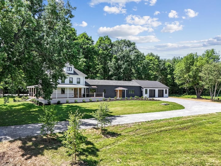 5br Designer Farmhouse On Private Lake - Monmouth, ME