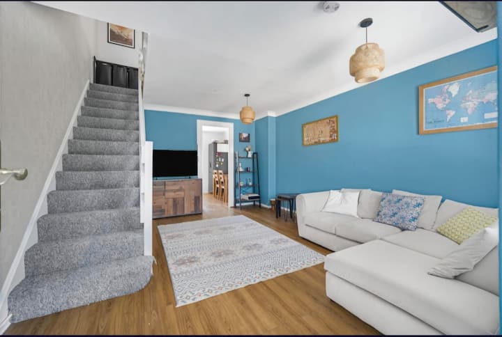 Cosy Home Near Beautiful Beaches - Barry
