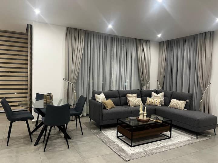 Chic 2 Bed Condo-nova Apts - Accra