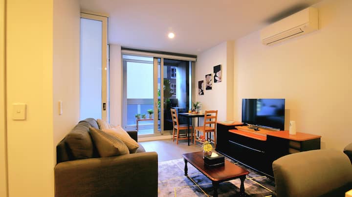 Stylish & Central 2br Cbd Apt With Gym, Pool & Spa - Melbourne