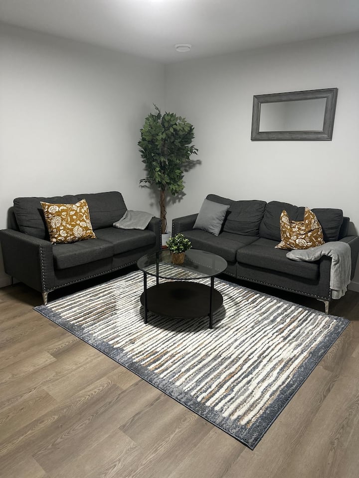 Cozy-private Comfortable Suite With Parking - Saint Albert