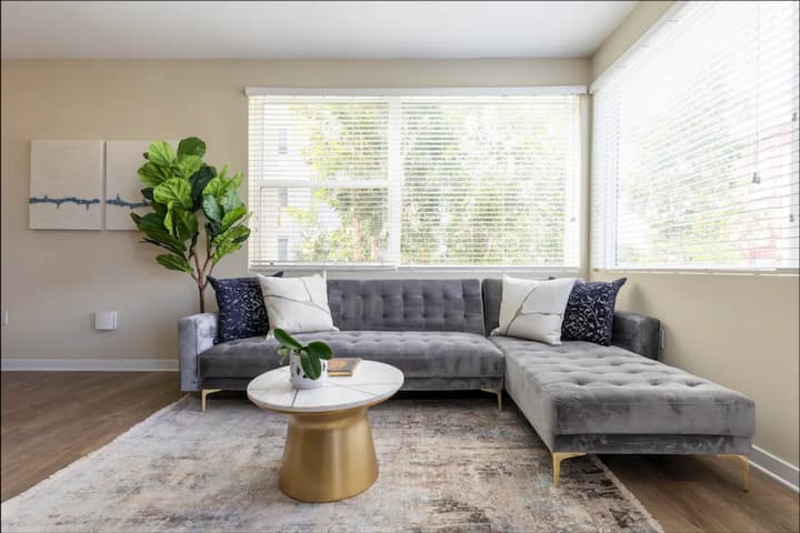 Playa Vista Gem, Pool, Gym, Free Parking - Culver City