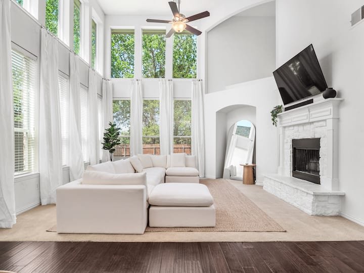 Villa Canyon Retreat | Spacious 4br W/ Game Room - Allen, TX