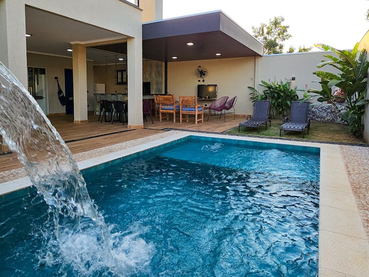 Casa Da Gruta, Linda Casa Com 3q - Bonito