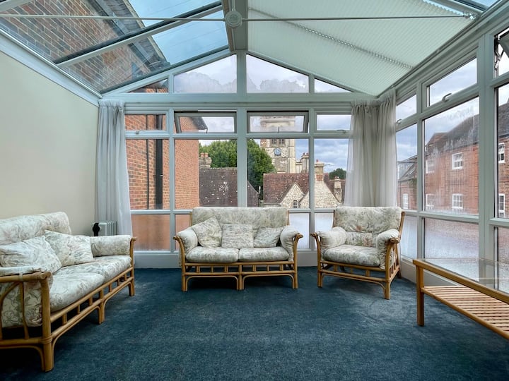 Farnham Haven: Unique Home With Courtyard - 판햄