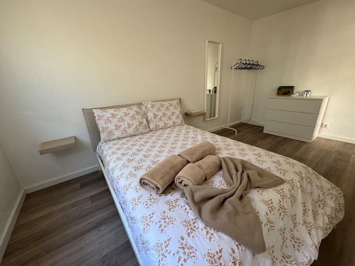 Quarto C/ Kitchenette E Wc Privativos - Amora
