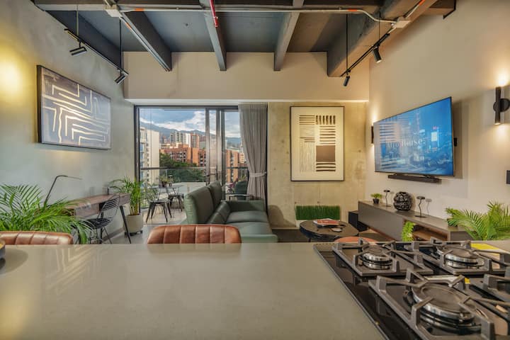 Poblado 2br W/ Pool • Balcony • Walk To Provenza - Medellín