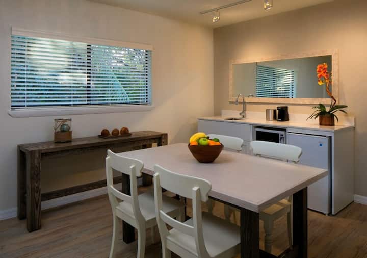 2 Bedroom Suite W/kitchenette, Pool & Pet-friendly - Islamorada, FL