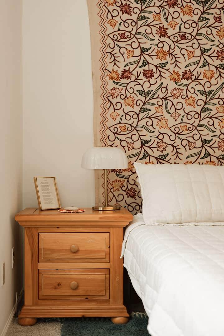 Artsy 2br Townhome Near Greenway Access - Raleigh, NC