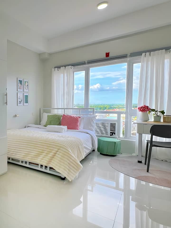 High Floor Condo • River View + Bright Interiors - Dagupan