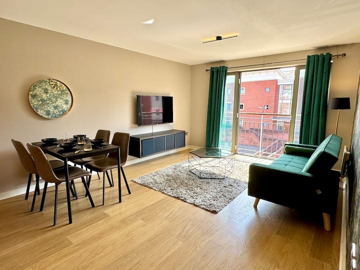 Luxury City Stay, Close To Station & Centre Shops - Wolverhampton
