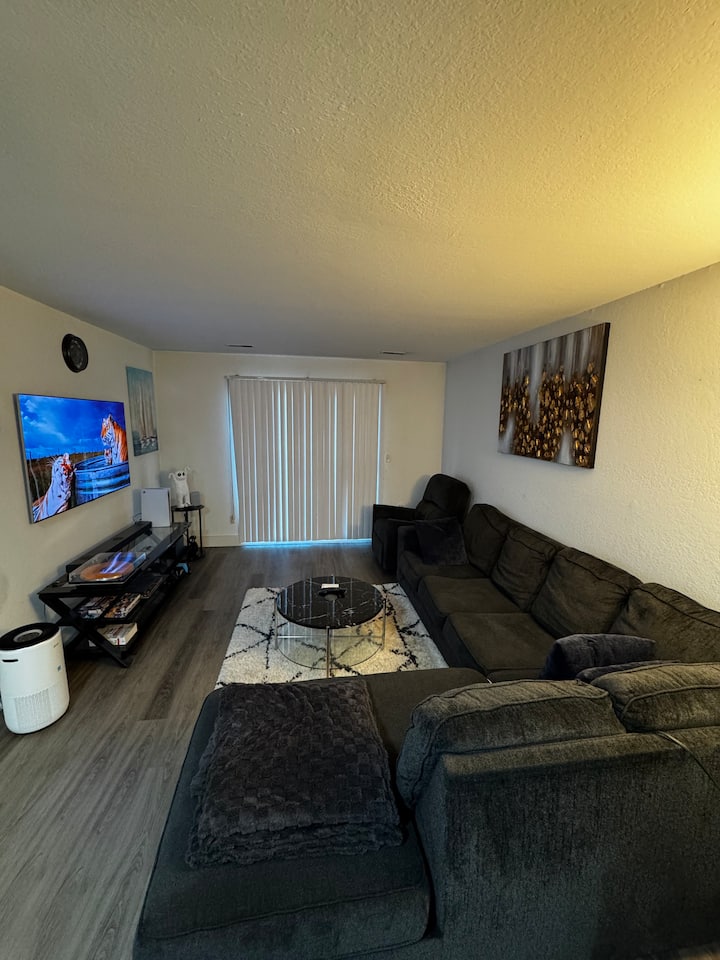 Cozy, Luxe, Smart 2b/2b Haven - Dearborn, MI