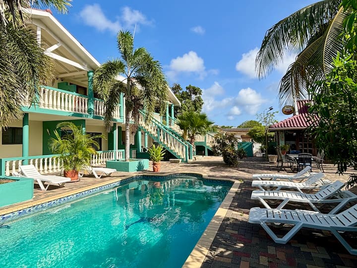 Flores Retreat | Magdalena - Curaçao