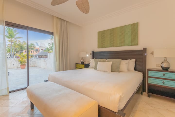 Cap Cana Poolfront Apt W/ Private Gated Terrace - Punta Cana