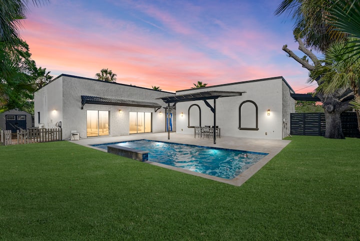 Mediterranean Luxury Oasis - Sarasota, FL