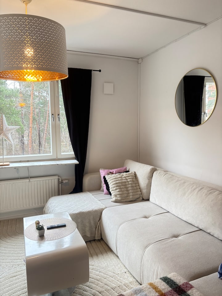 Sunny & Cozy Apartment W/ Balcony - Uppsala