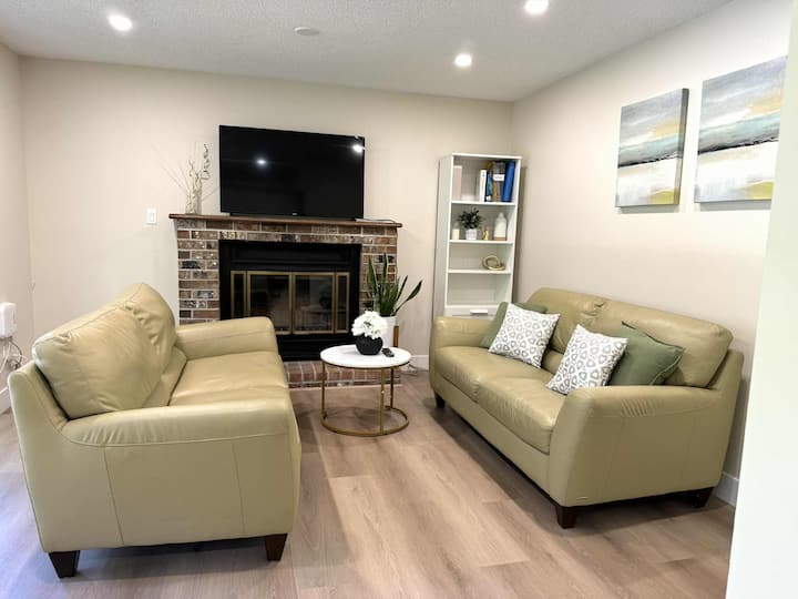 Private Bedroom With Bathroom - サレー