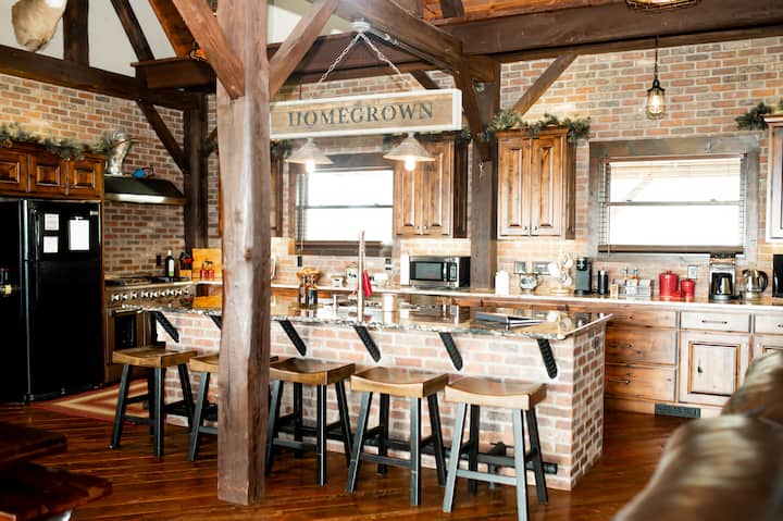 10 Acre Blufftop Getaway 4br 2ba - Pikes Peak State Park, McGregor