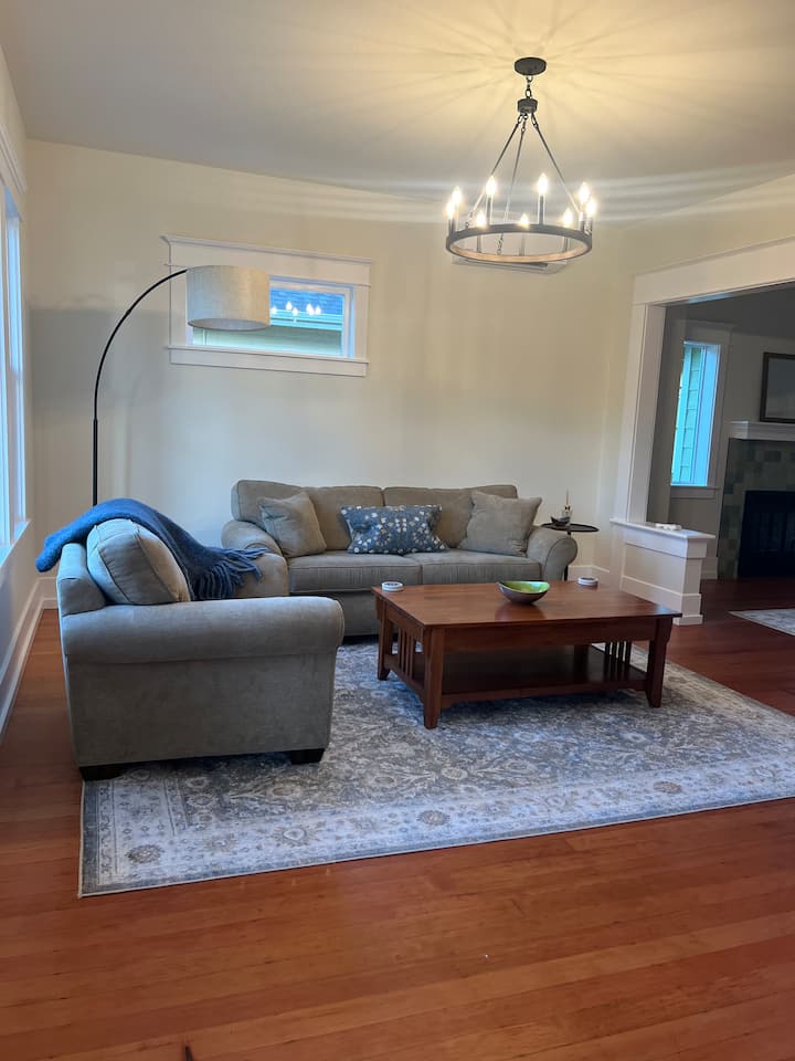 Fabulous Tacoma Craftsman - Tacoma, WA