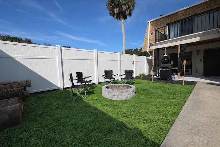 Wall Street Retreat | Modern , Luxury, Near Beach! - Daytona Beach, FL