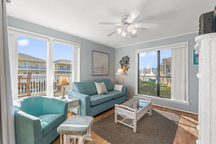 Peaceful Canal-side 1br | Golf Course Steps Away - 德斯坦