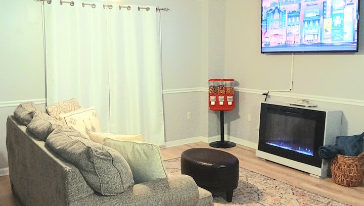 Creekside Basement Retreat - Stockbridge, GA