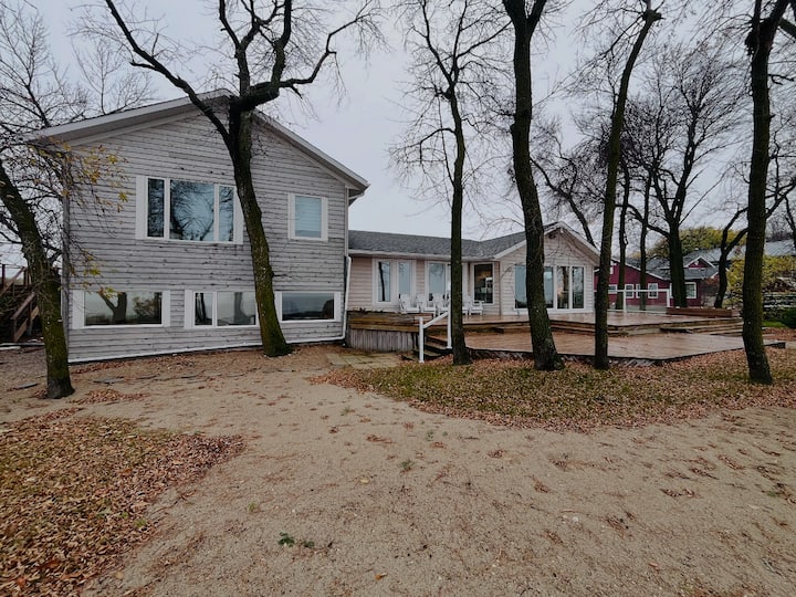 Gimli Lakefront Bliss - Manitoba