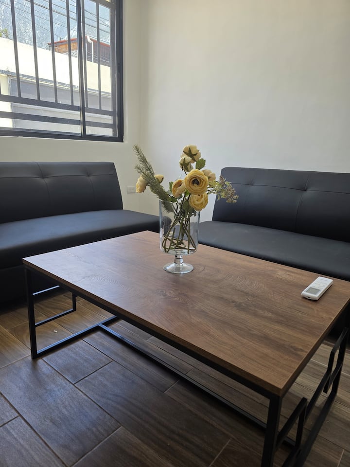 Casa Con Acabados Modernos - Santa Catarina