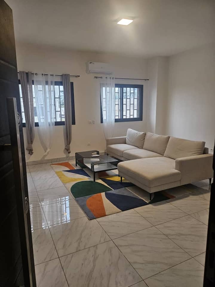 Perle Rare Au Cœur De Glass - Libreville