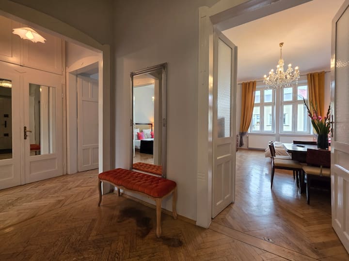 King Size • 3 Bedroom • 2 Bathrooms • 8 Beds - Krakow
