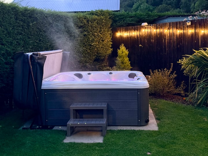 Alltmor Retreat With Hot Tub - Kenmore