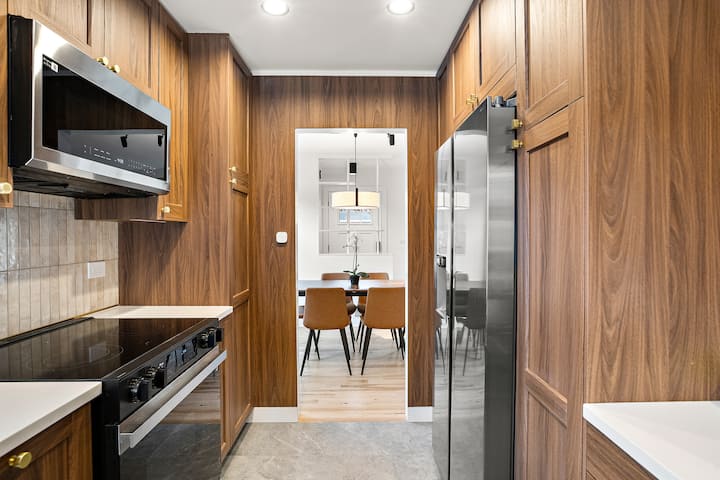 Luxury New Home At Chicago Ohare With Priv. Yard - Des Plaines, IL