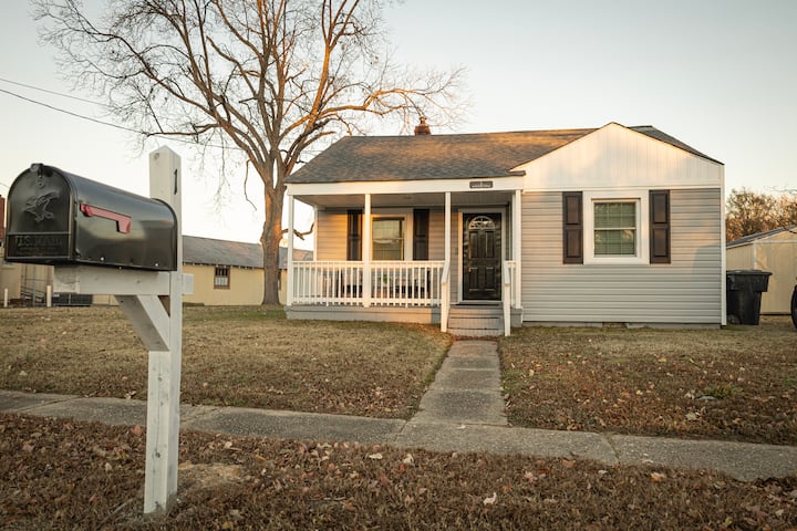 Modern 3 Bed 2 Bath Cottage - Chesapeake, VA