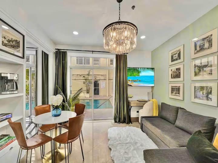 Chic South Beach Gem - Steps From The Ocean - Miami Beach, FL