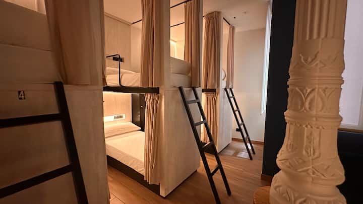 Habitación Solo Para Chicas 8 Camas - Madrid