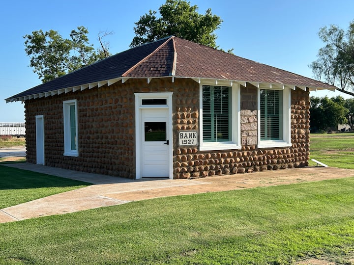 The Cooperton Bank
A Unique Historical Property - Great Plains State Park, Mountain Park