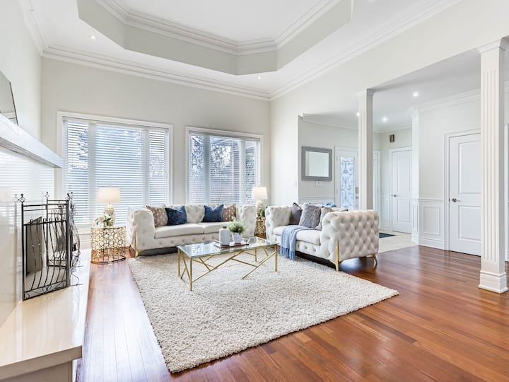 Cozy Farmhouse Escape With Beautiful Views! - Milton